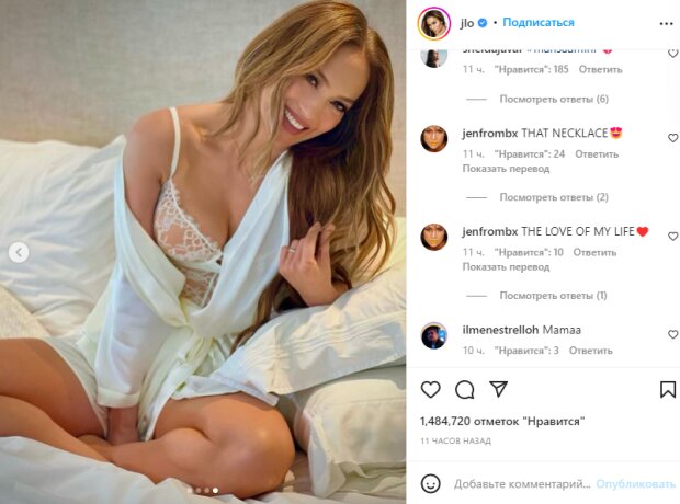 53-річна Дженніфер Лопес здивувала фігурою у відкритому халаті з мереживами (фото). Новости ...