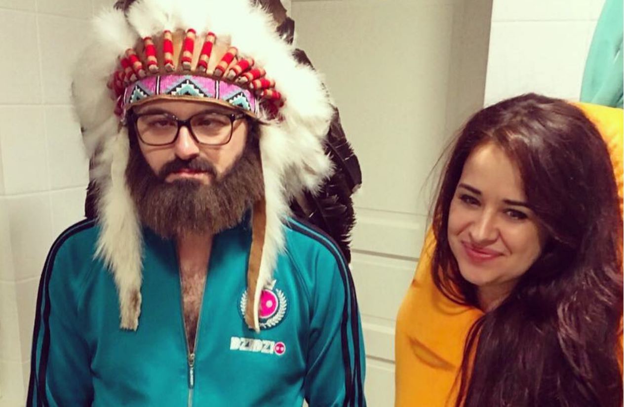 Разгоряченная жена DZIDZIO SLAVIA пошалила в красном бикини на пляже, видео: "Дзидзьо - это уже ...