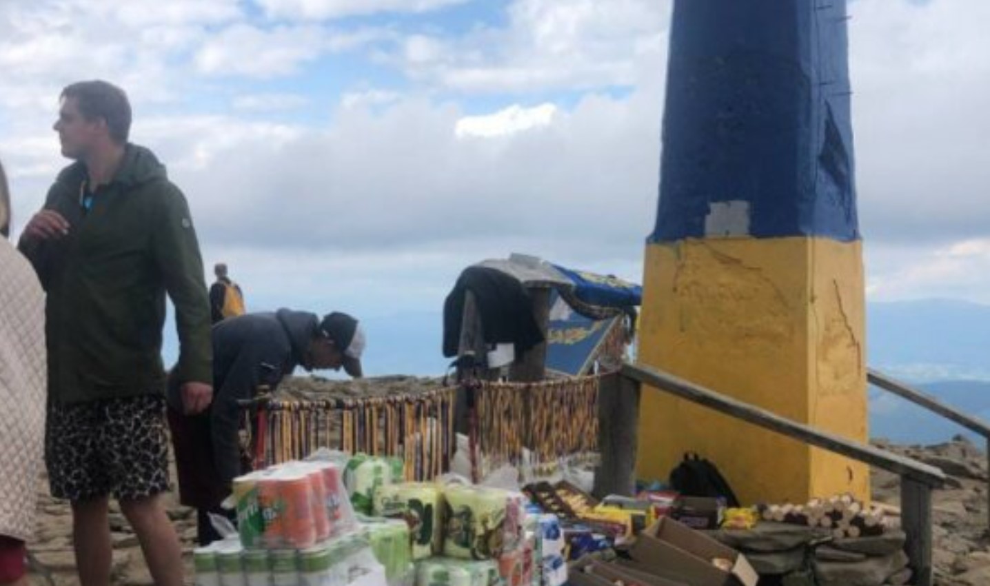 Украинцы "загадили" Говерлу пивом и едой, фото : "Очень стыдно за наших ...