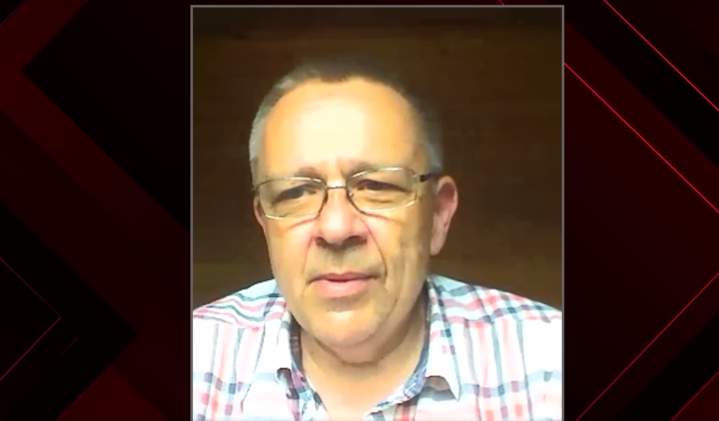 Повністю підпорядкована якимось маячним незрозумілим політичним ідеям ...