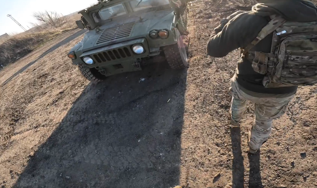 Аналоги Humvee, MaxxPro і M113 на полі бою проти рашистів: ексклюзивне ...